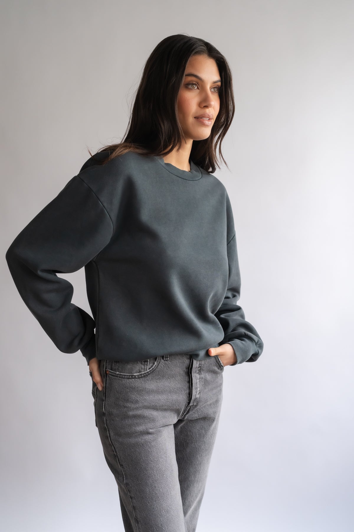 COSY CREW SWEATER IN WASHED BLACK – T Store
